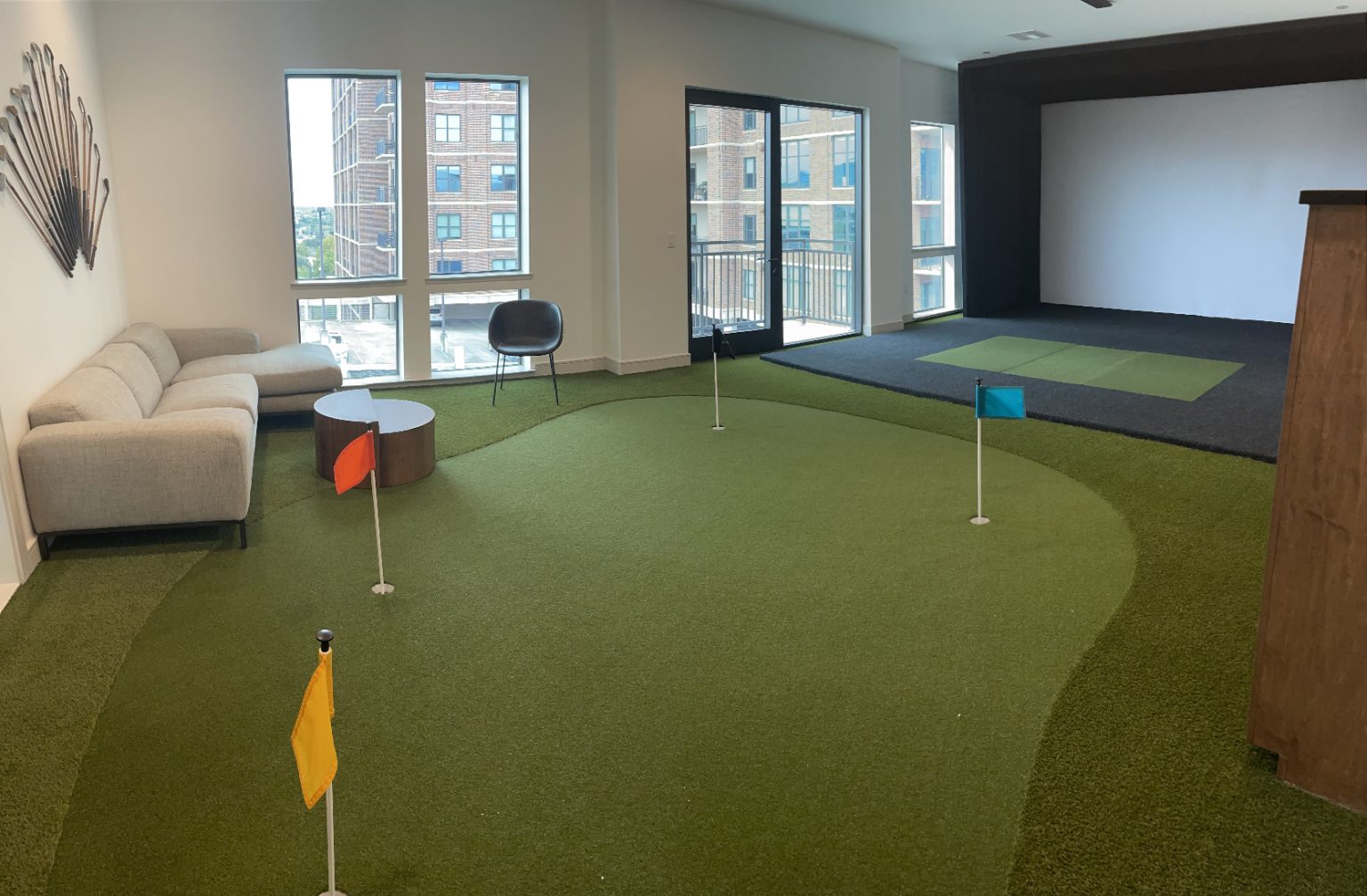 Indoor Putting Greens | Commercial Golf Greens | SYNLawn